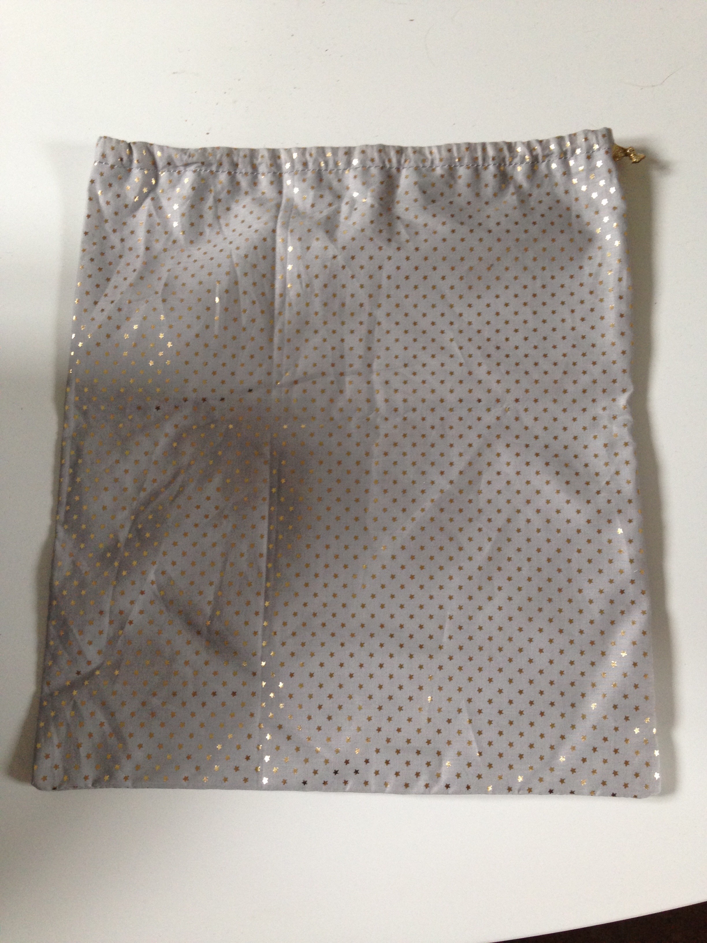 Grand Pochon en tissu gris et étoiles dorées – ANGE DES ETOILES